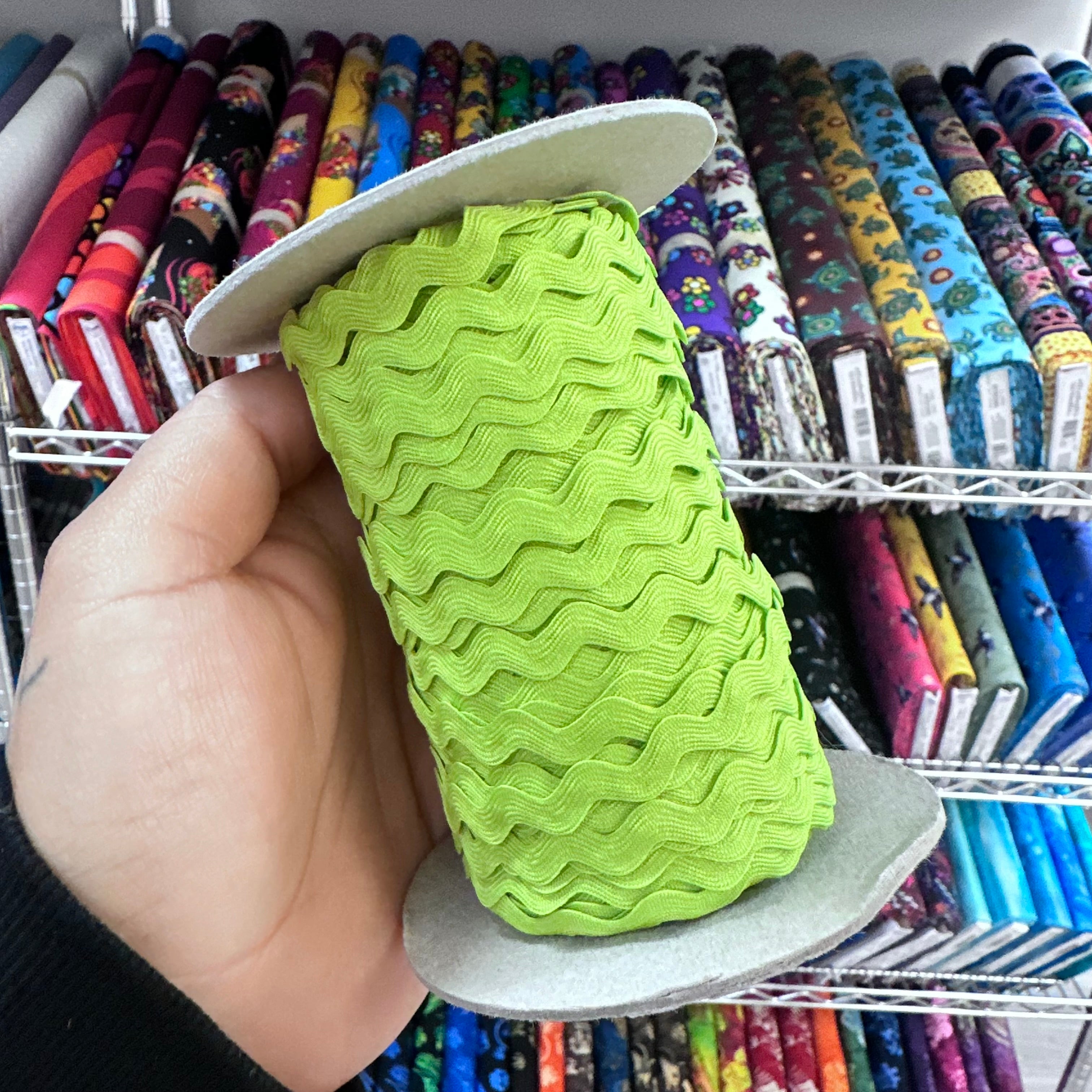 (Per/Meter) 10mm Lime Green Ric Rac 8256-060 – 4 Generations Creations